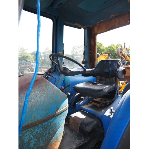 Ford 5600 tractor 2wd. C/w Howard FX13 loader. Runs and drives. Showing 4694 hours. Reg. FAA 251S. K