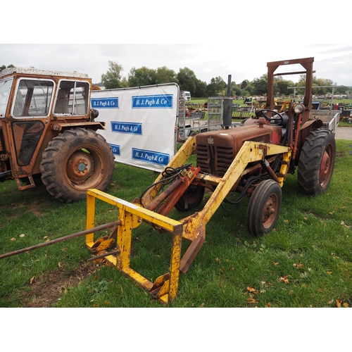 International B275 tractor. C/w roll bar, loader and Grays bale spike ...
