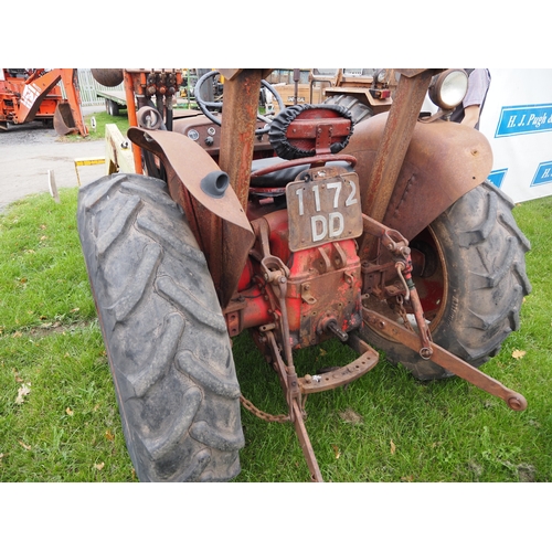 International B275 tractor. C/w roll bar, loader and Grays bale spike ...