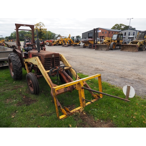International B275 tractor. C/w roll bar, loader and Grays bale spike ...