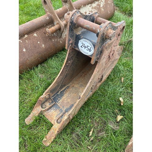 Rhinox digger bucket 8”