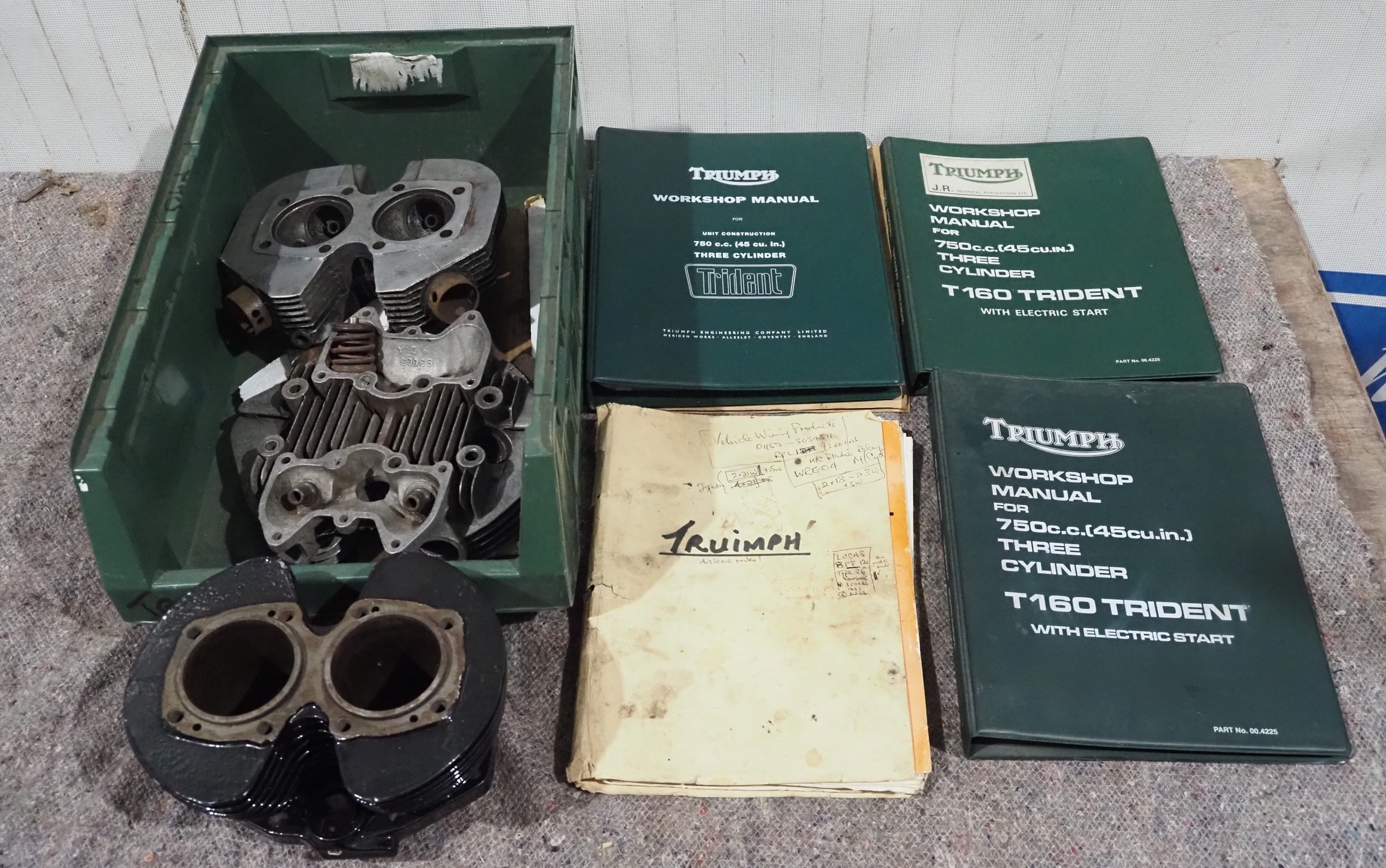 Triumph barrels, cylinder heads and workshop manuals