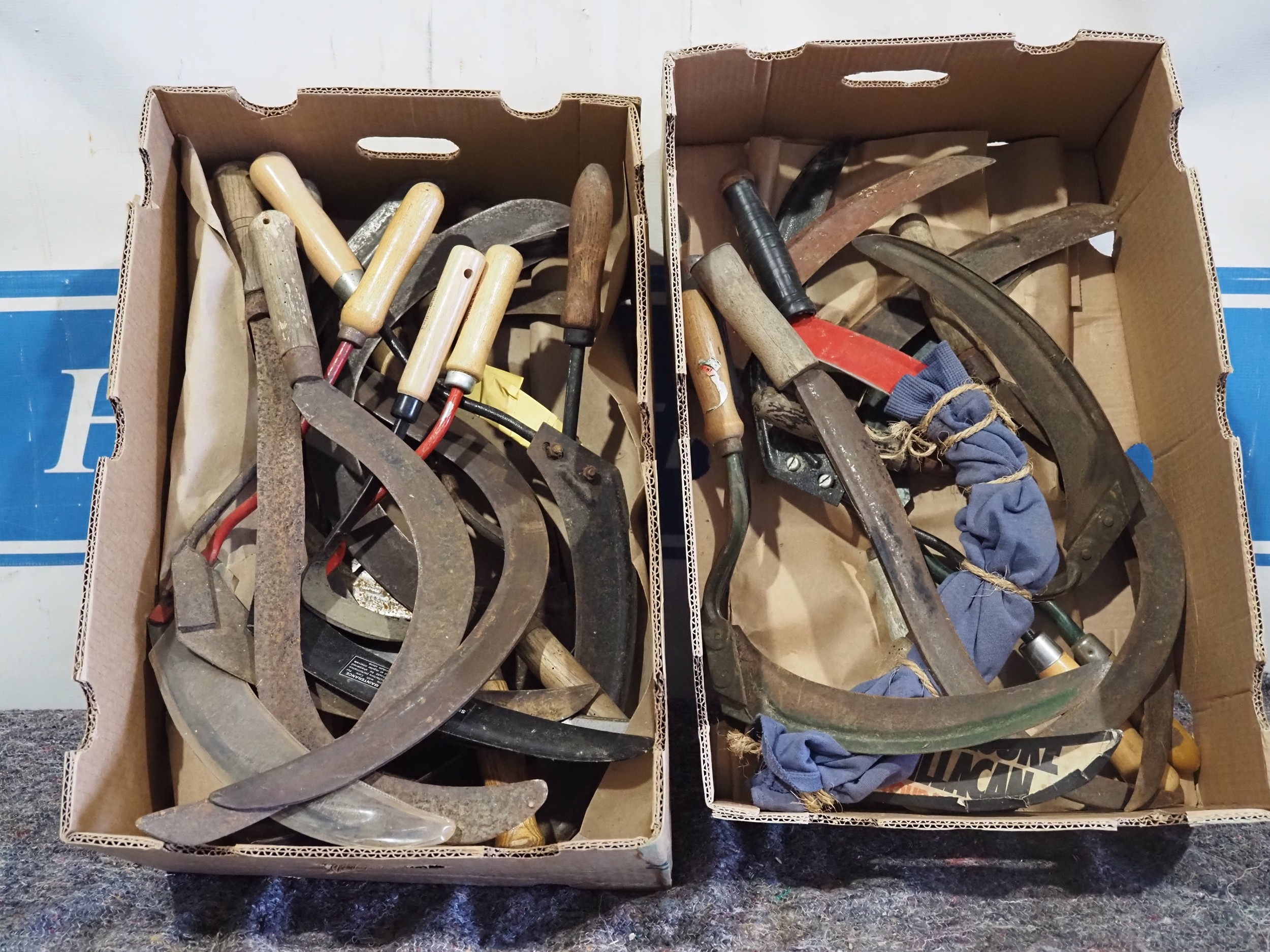 Quantity of Bill hooks and scythes
