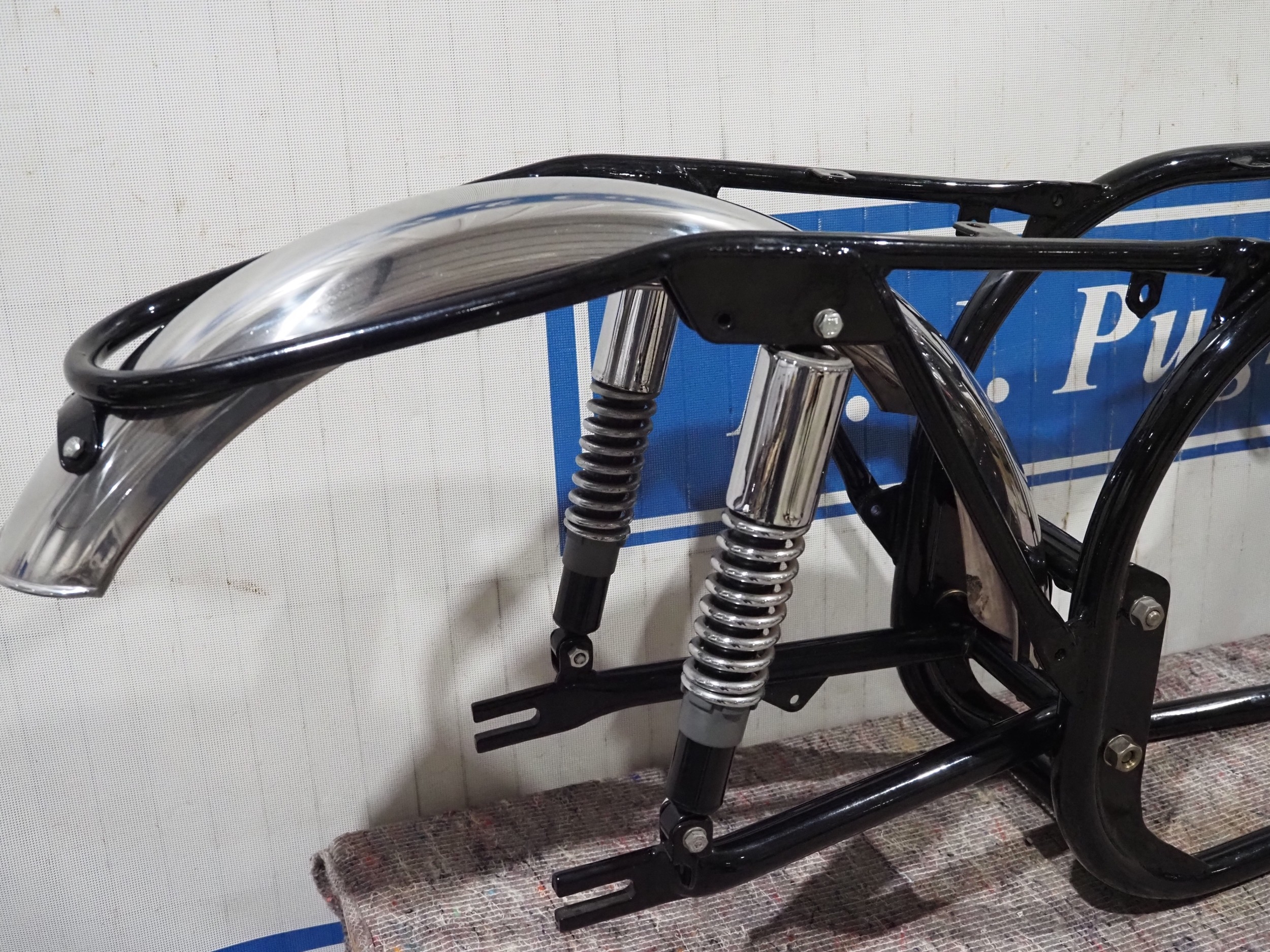 Bolt up Norton wideline featherbed frame with Norton front forks, Manx ...