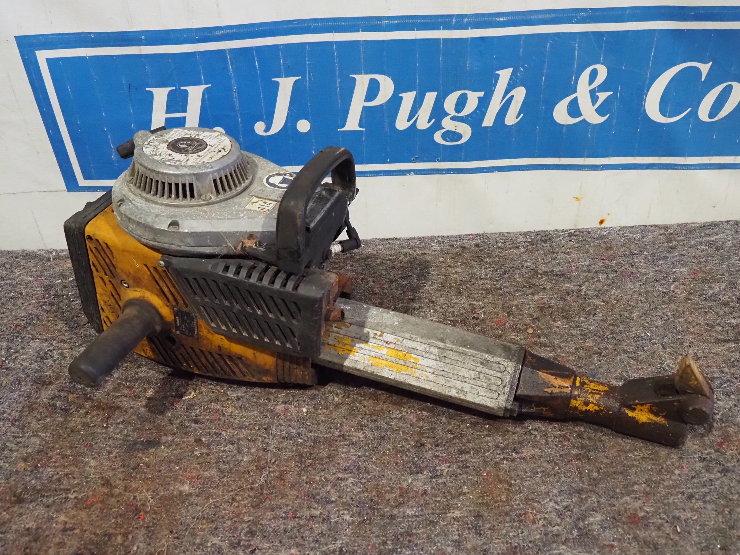 Wacker petrol breaker
