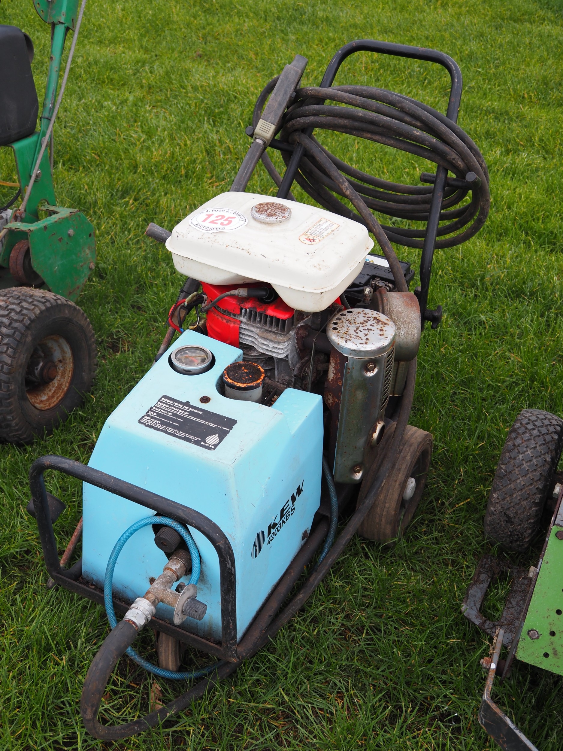 Kew pressure washer