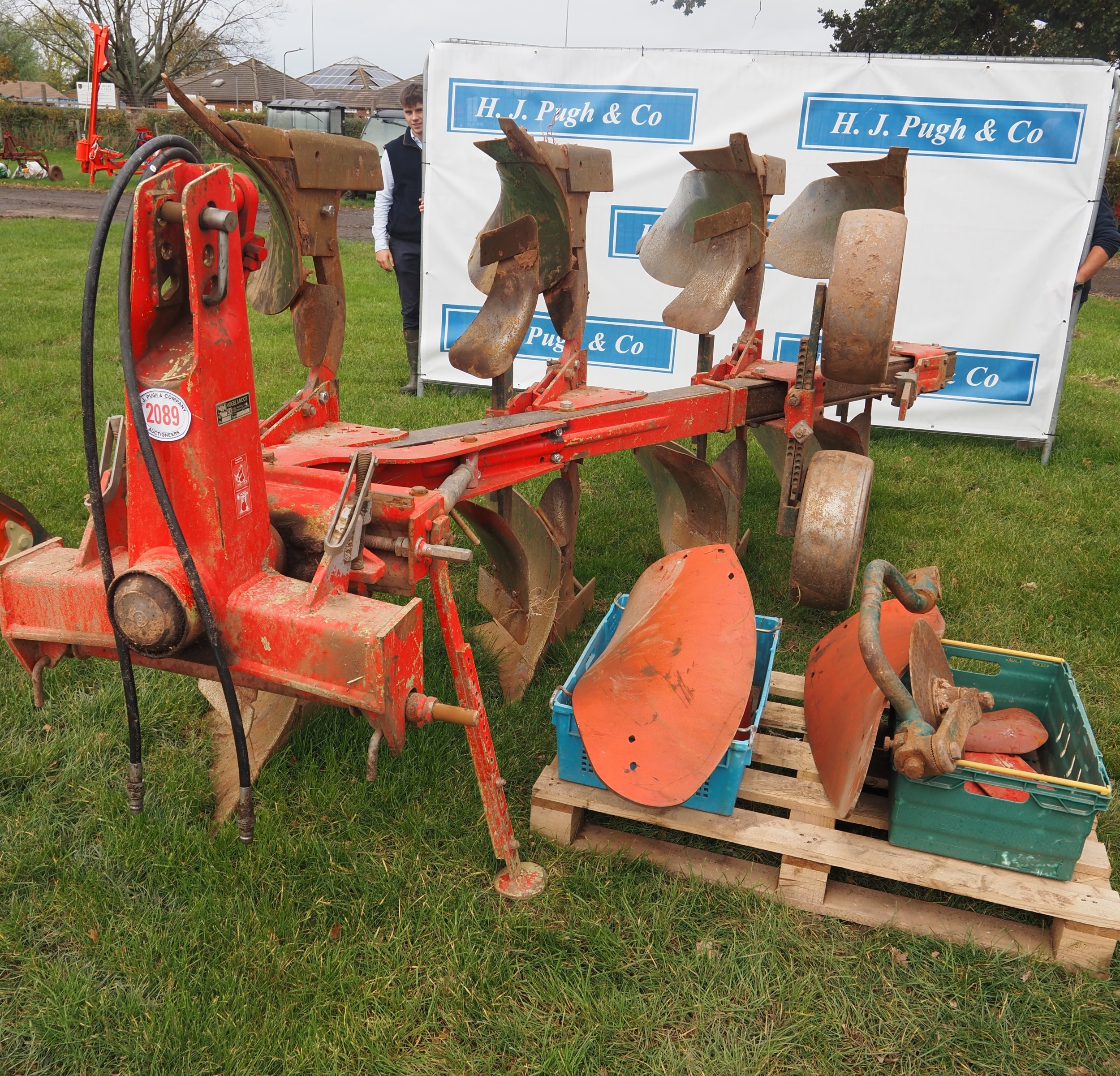 Vogel & Noot LC25-A14 4/5 furrow reversible plough