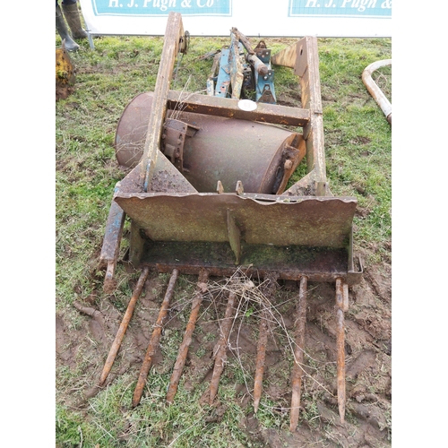 Steelfab horndraulic loader. C/w brackets, bucket and fork