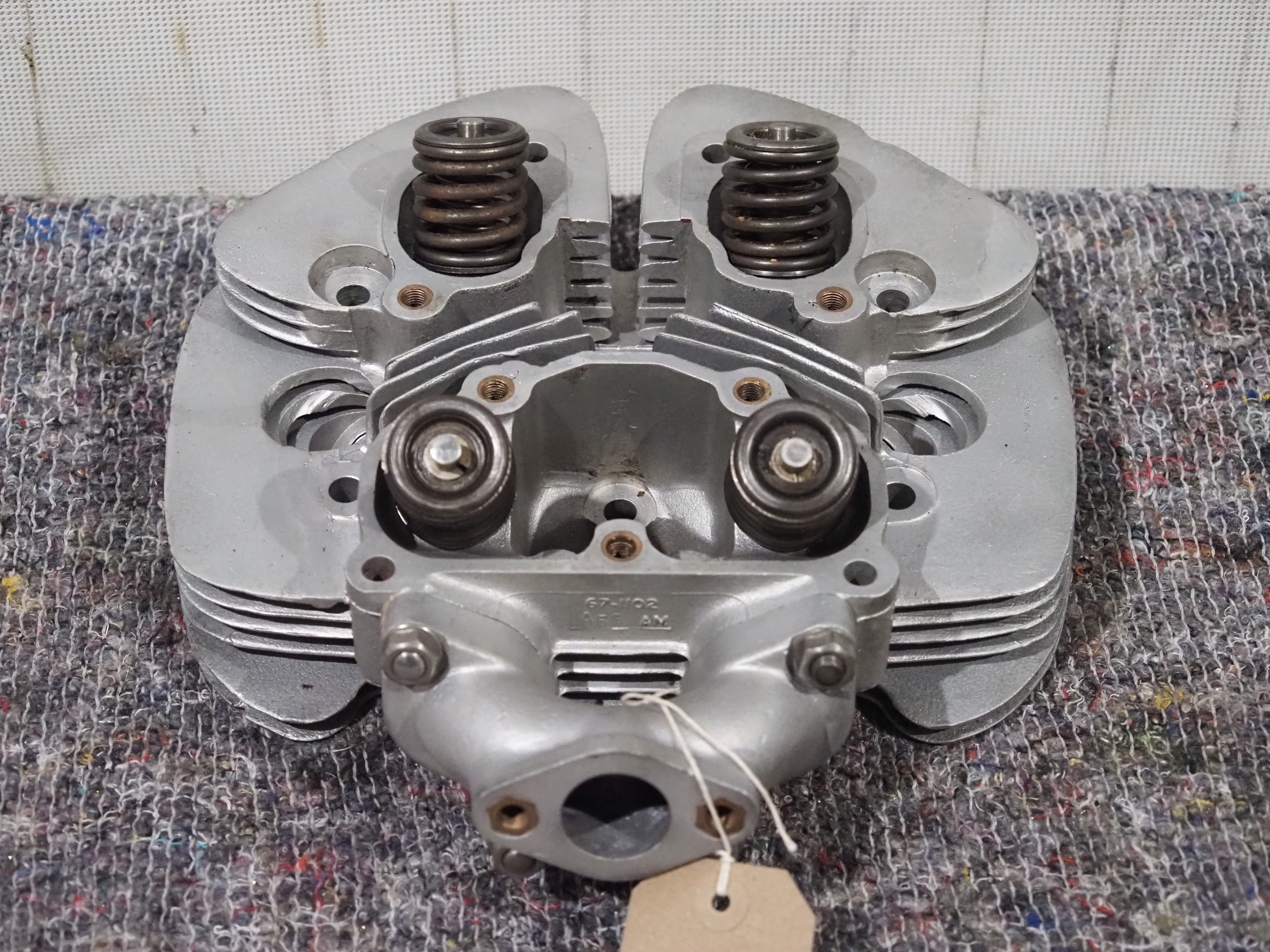 BSA alloy twin cylinder head with detachable manifold