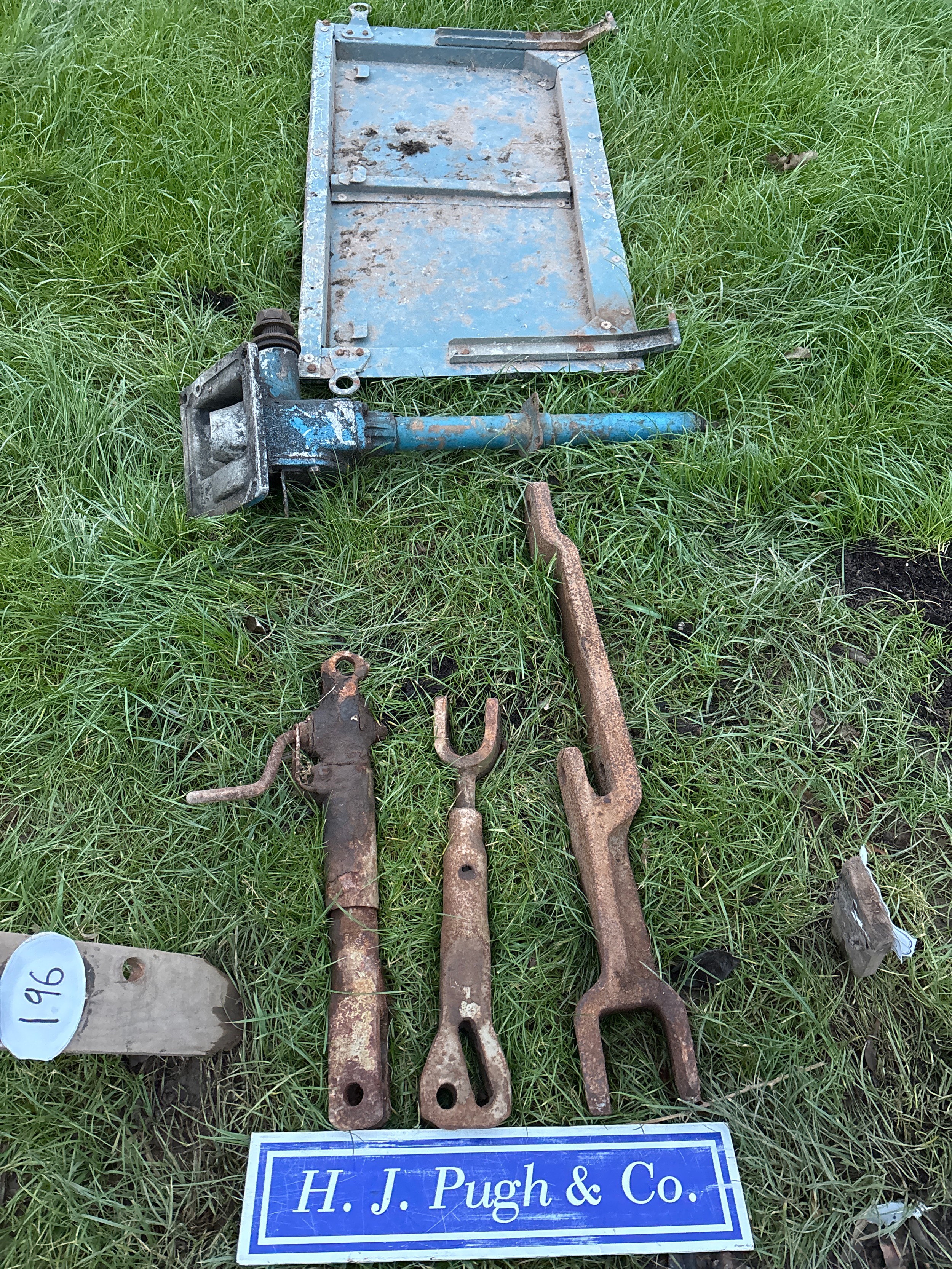 Fordson Major drawbar, drop arms and Land Rover tail gate