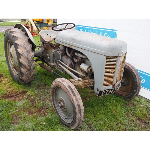 Ferguson TE20 tractor, 1947. Runs but needs new battery