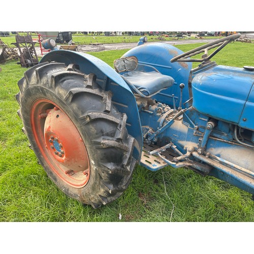 Fordson Dexta tractor. Runs and drives. Fitted with early handbrake