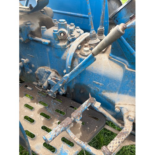 Fordson Dexta tractor. Runs and drives. Fitted with early handbrake