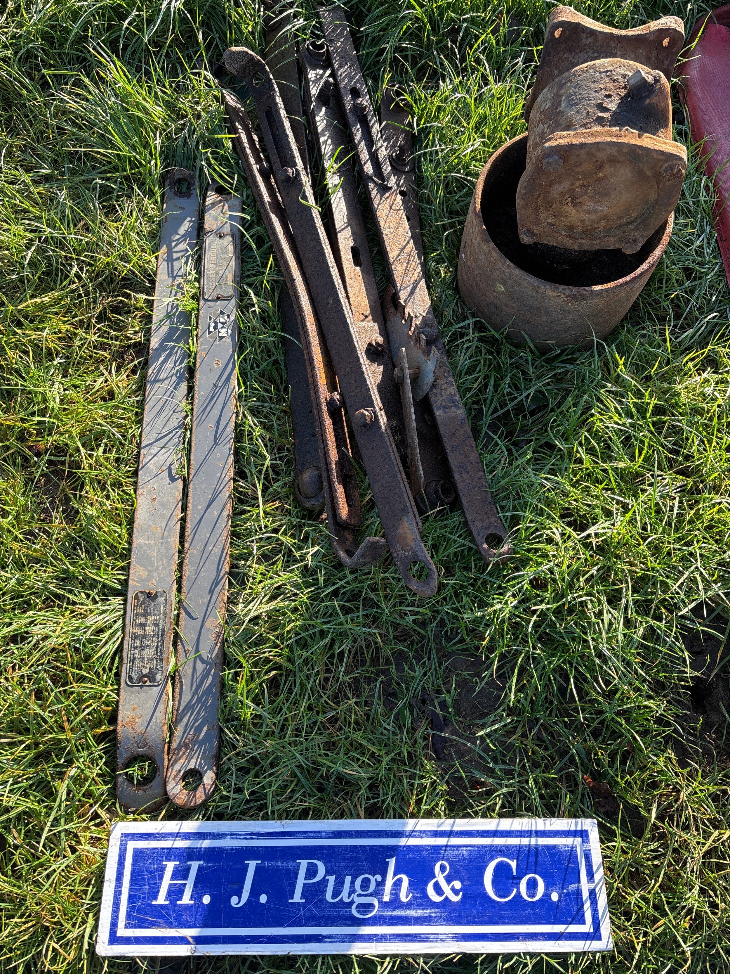 Various Ferguson spares to include top links, stabilizing bars, pick up ...