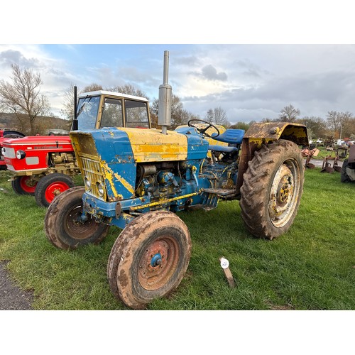 Ford 4000 tractor. County wings and disc brakes. Running