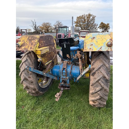 Ford 4000 tractor. County wings and disc brakes. Running