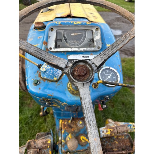 Ford 4000 tractor. County wings and disc brakes. Running