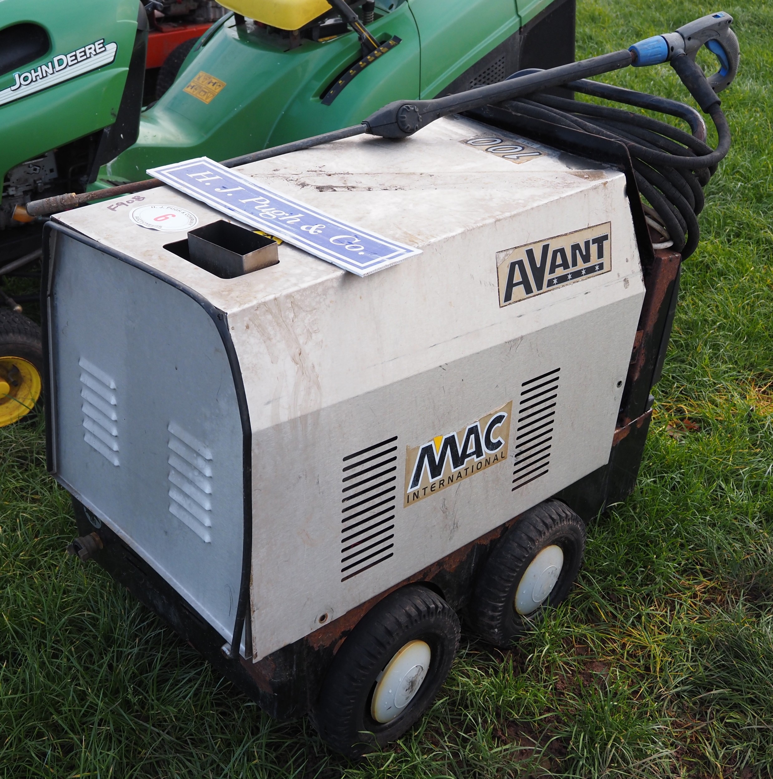 Avant 100 steam cleaner