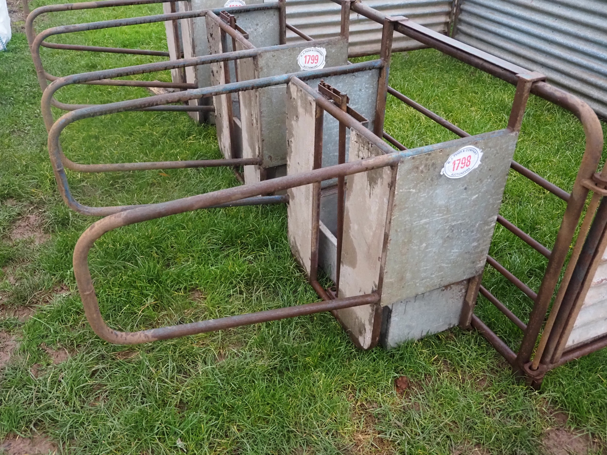 Poldenvale hook on lamb adopter cubicle