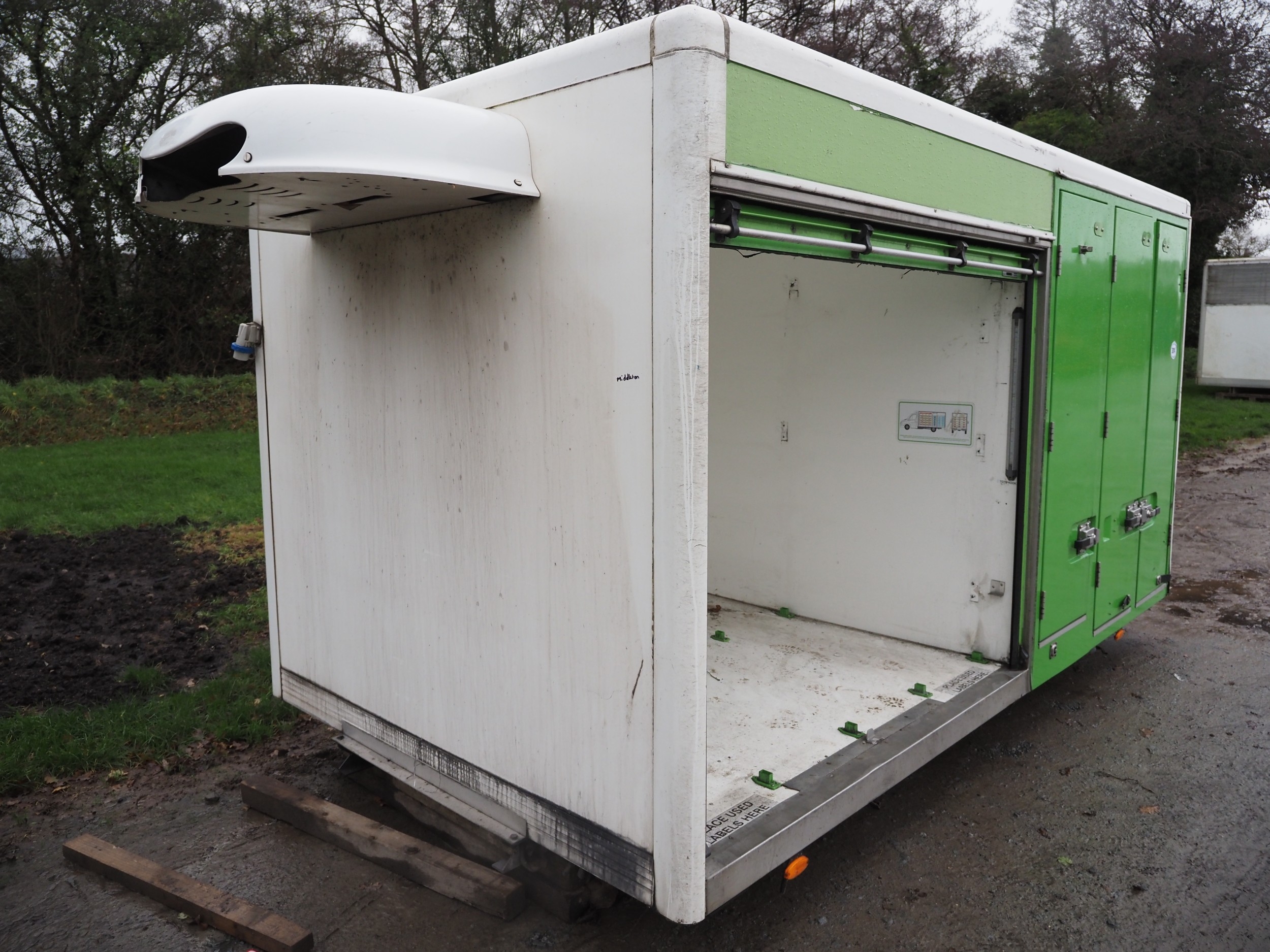 Refrigerated lorry body 12ft