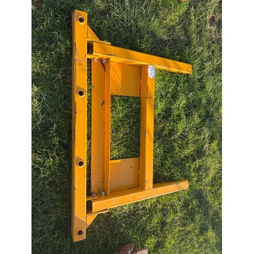 Skid steer bale spike frame