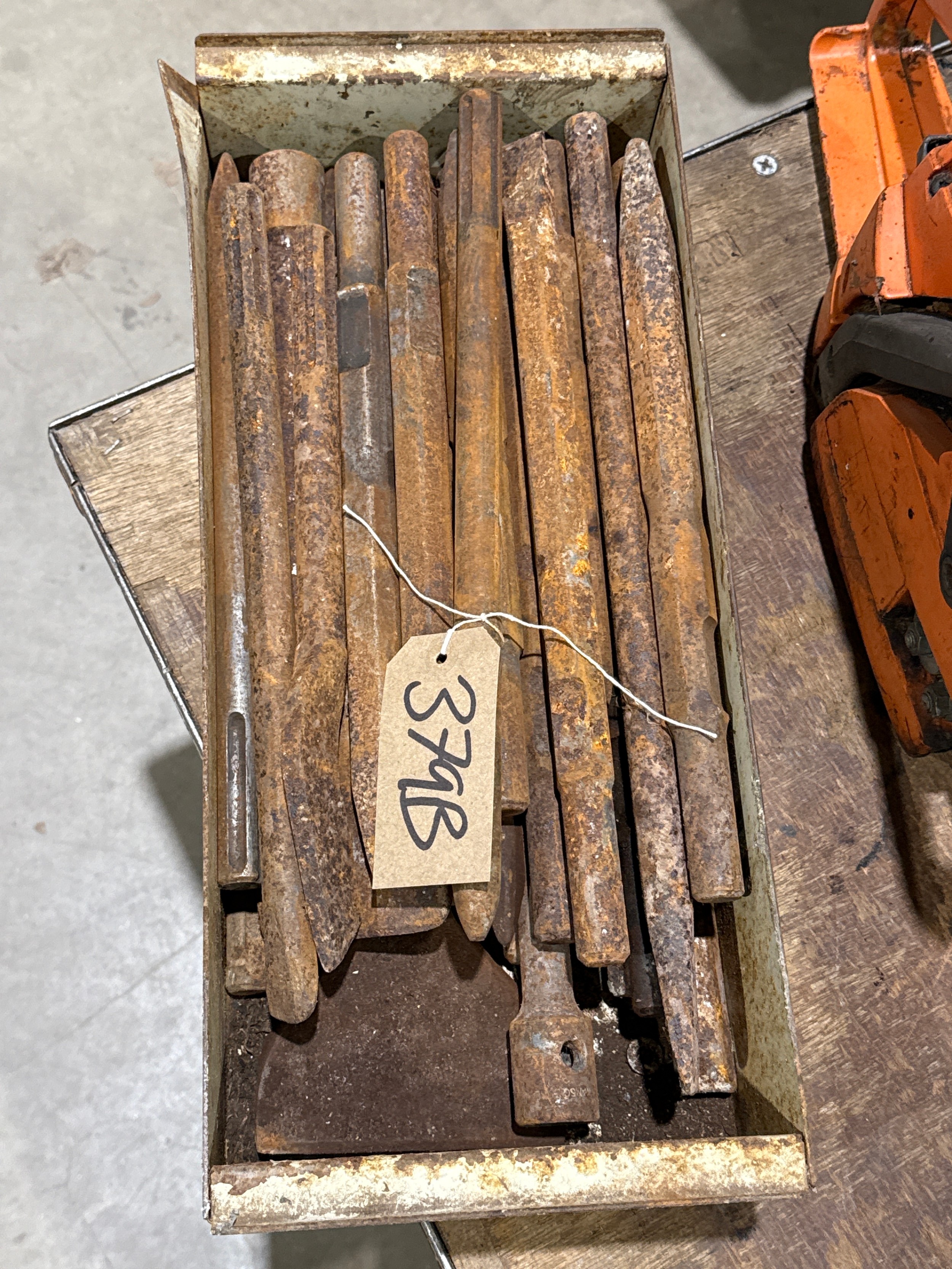 Box of approx 40 Kanco, Makita and Hilti points