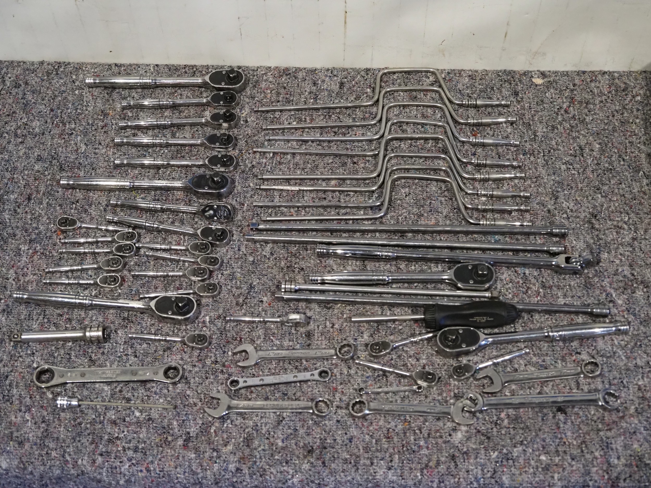Quantity of Snap-On tools to include spanners, ratchets, extension bars ...