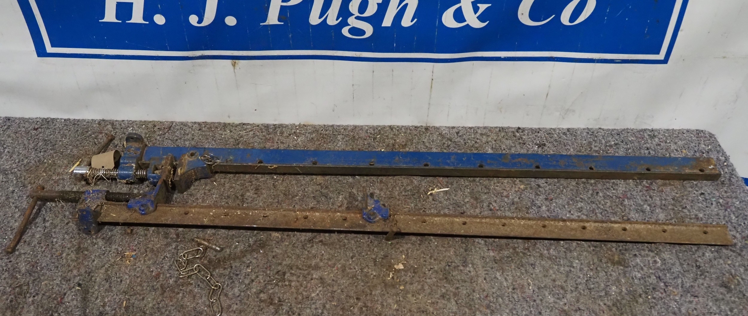 Record 4ft sash clamp and 1 other