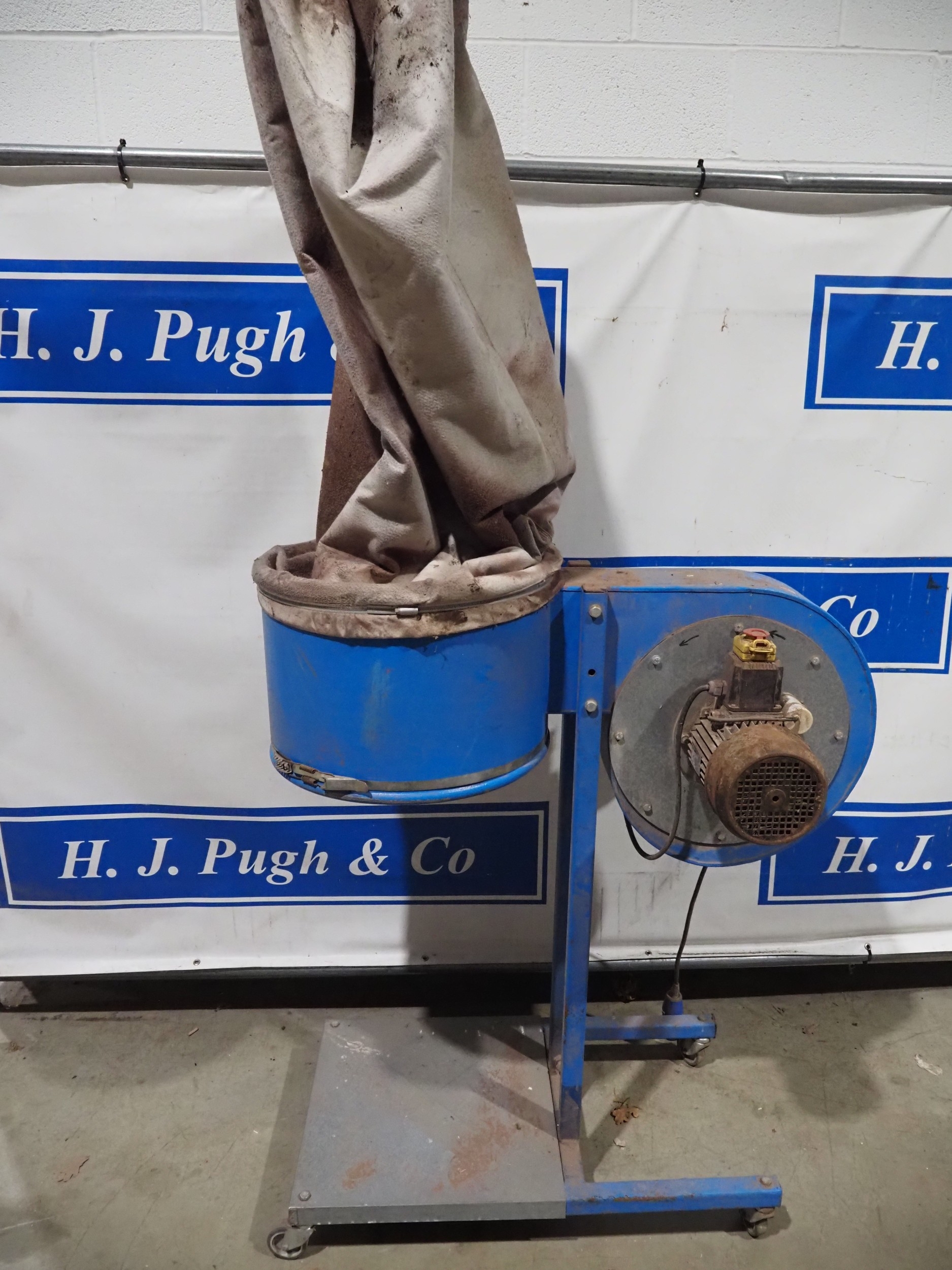 Dust extractor. 250v