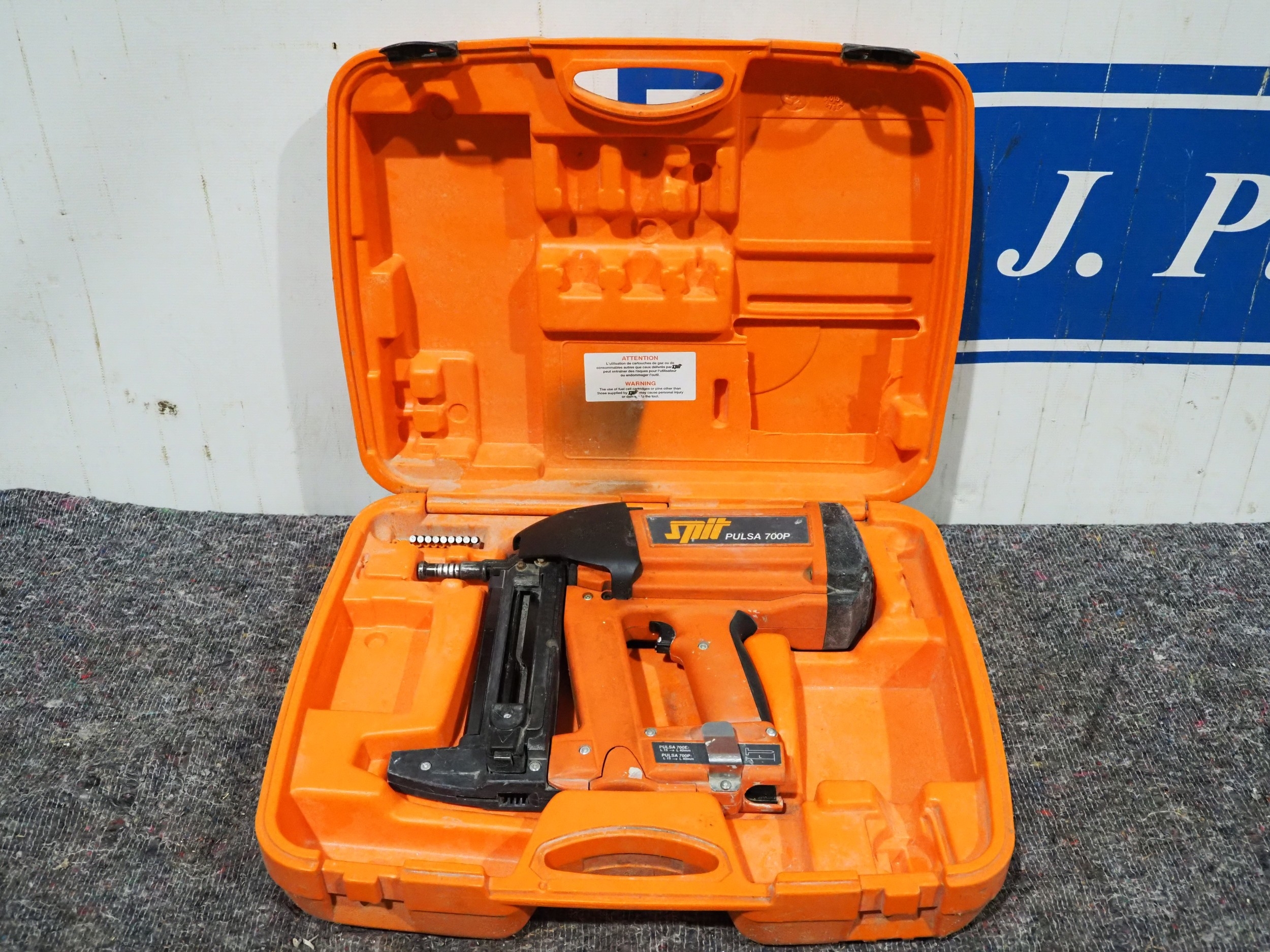 Spit Pulsa 700P nail gun