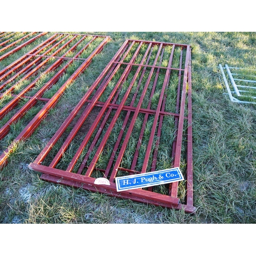 Red gates 9ft - 2