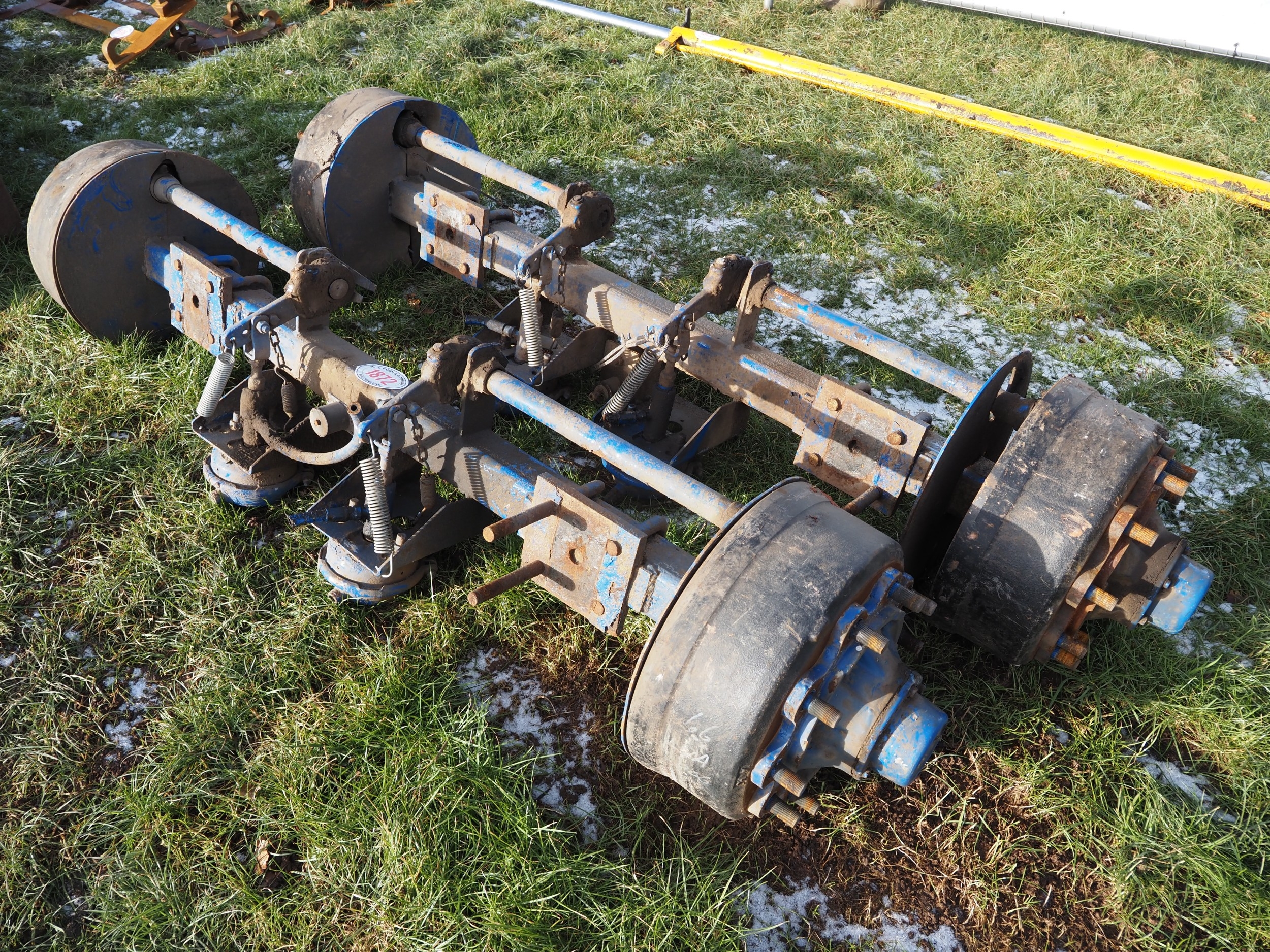 Lorry axles and hubs