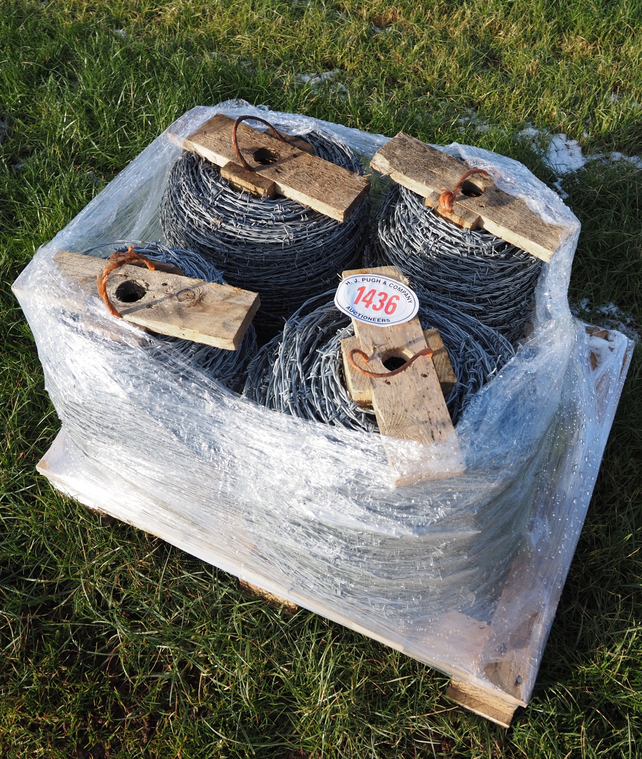 Barbed wire - 4 rolls