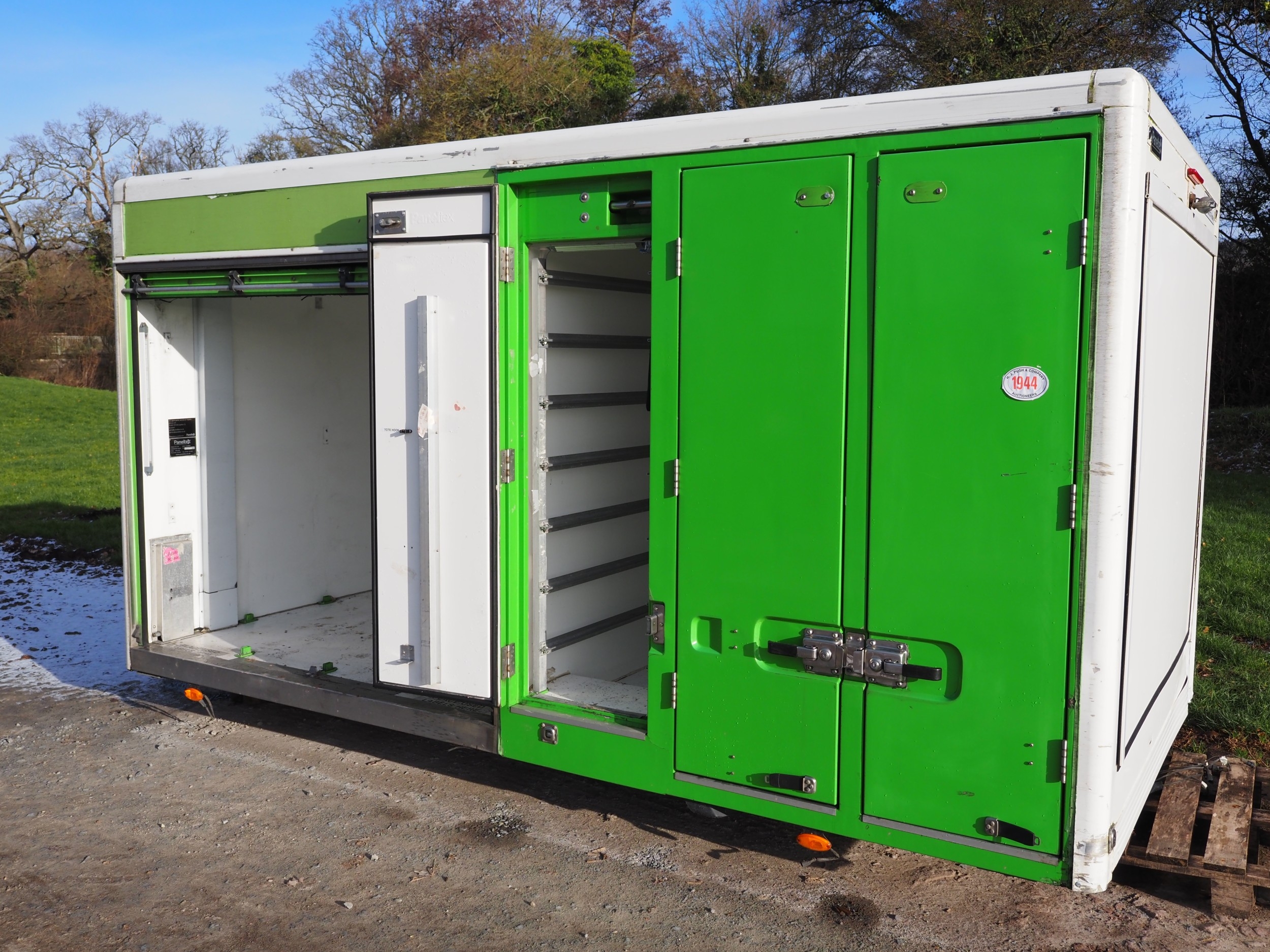 Refrigerated lorry body 12ft