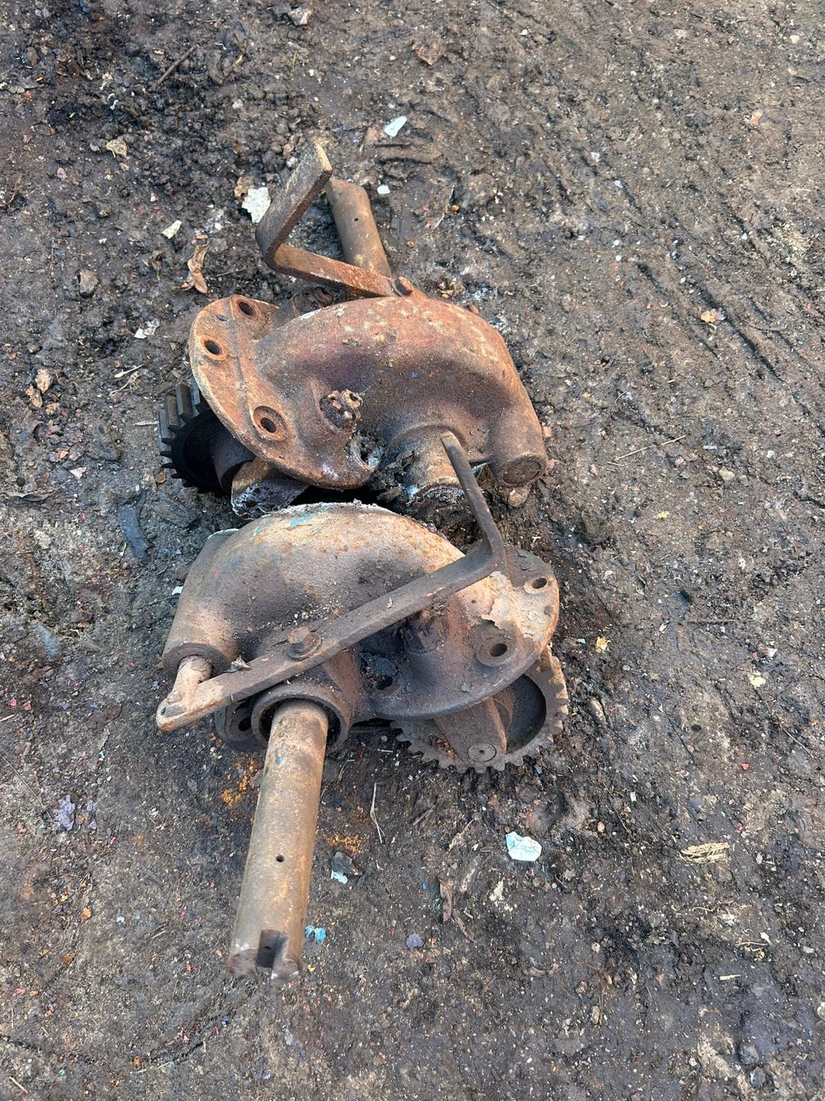 Fordson E27N hydraulic drive boxes