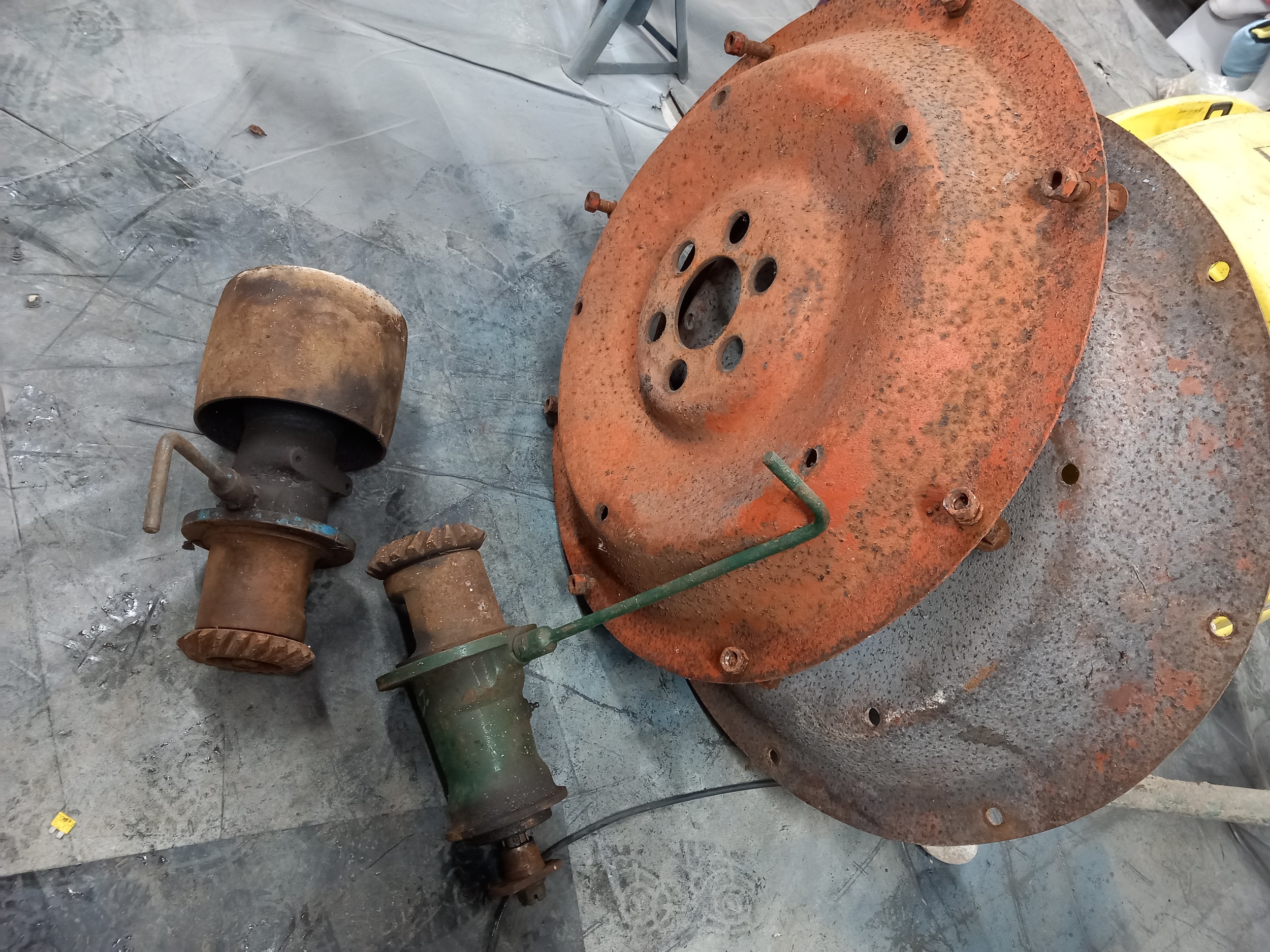 Fordson Major pulleys and 2 rear wheel centres