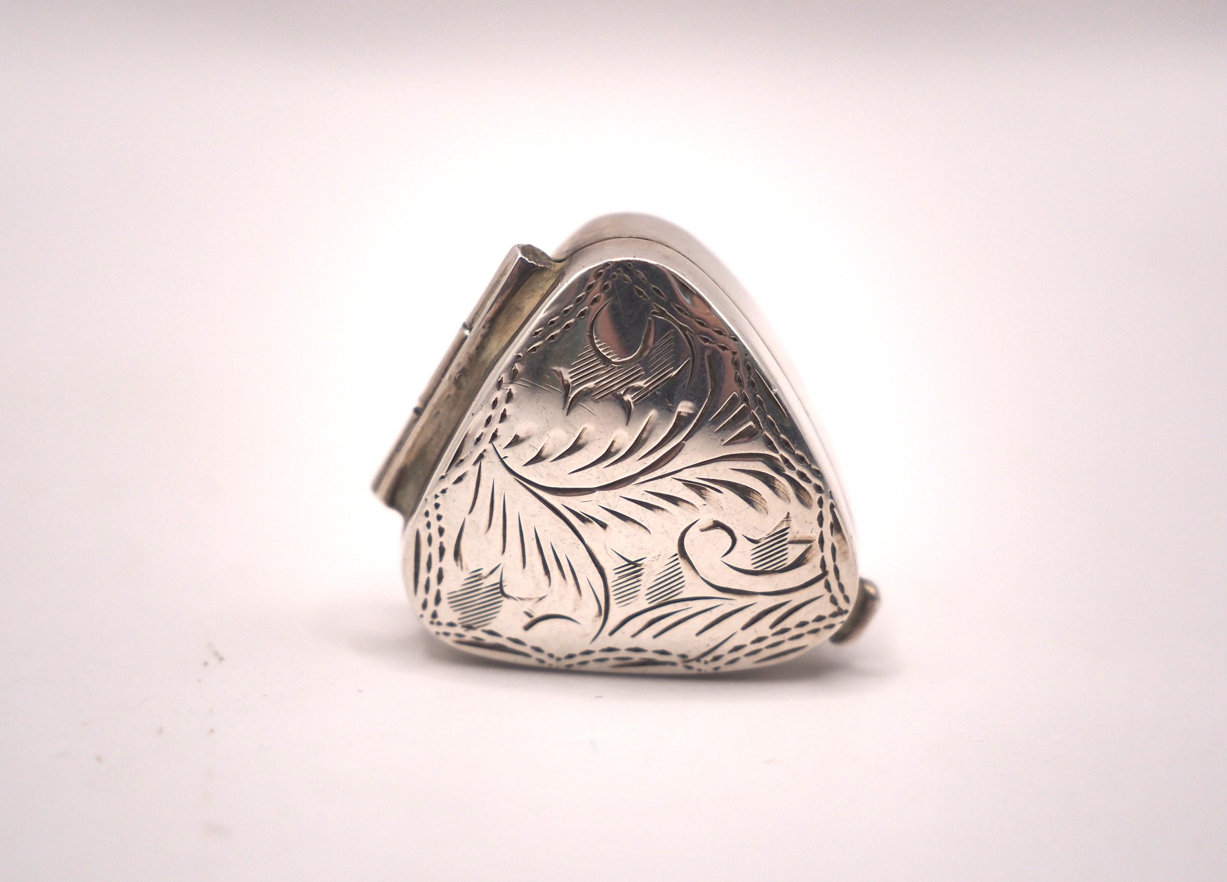 Silver triangle snuff box