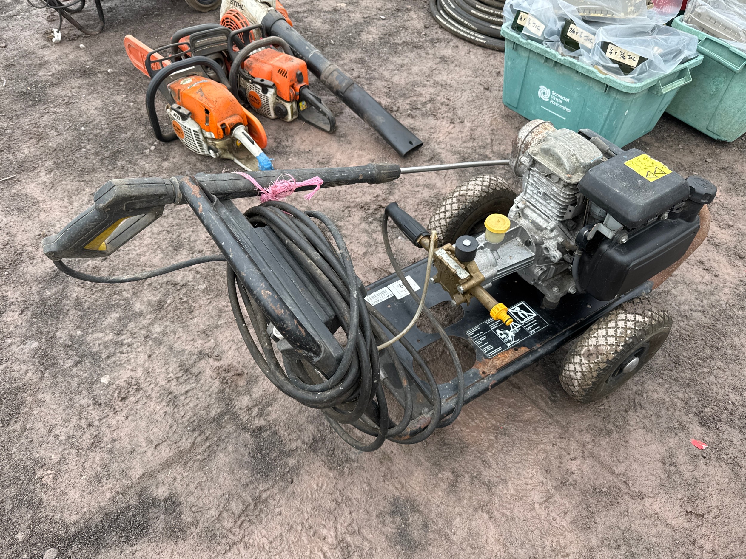 Karcher engine pressure washer. Pump needs resealing
