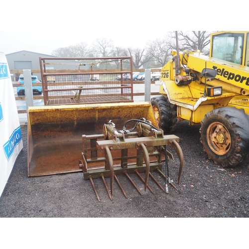 Sanderson SC726 teleporter, 1991. With pallet tines, bucket, grab and ...