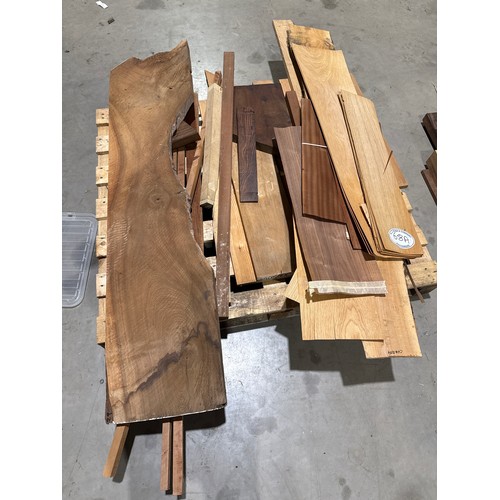 Mixed large packs of Oak, Sapele, Mahogany veneers, 20 year seasoned ...