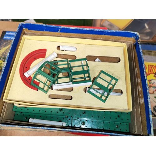 4 Boxed Sets Of Bakyo Building Constructions Sets