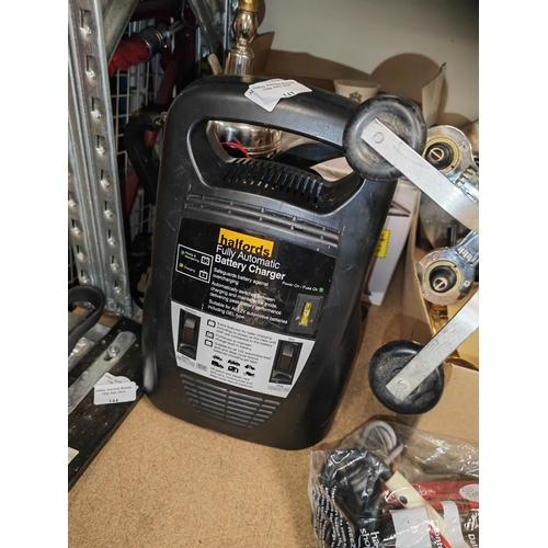 Halfords Battery Charger Working