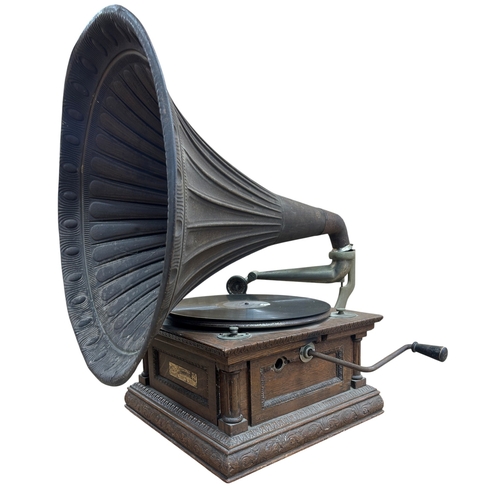 Gramophone & Typewriter Ltd Senior Monarch gramophone with horn and ...