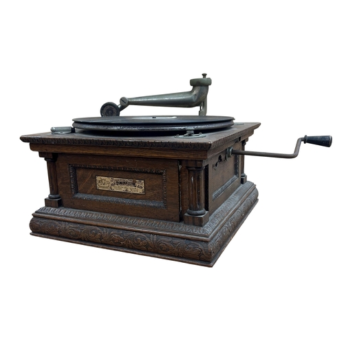 Gramophone & Typewriter Ltd Senior Monarch gramophone with horn and ...
