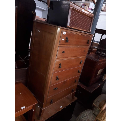 A 1930s oak chest of drawers, a 1930s radiogram and a blanket box.