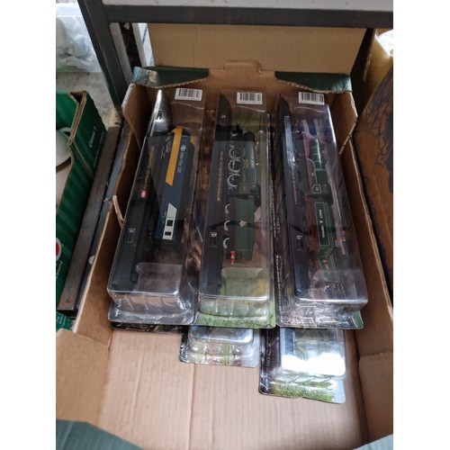 6 model railway engines on plinths in original packaging - each plinth ...