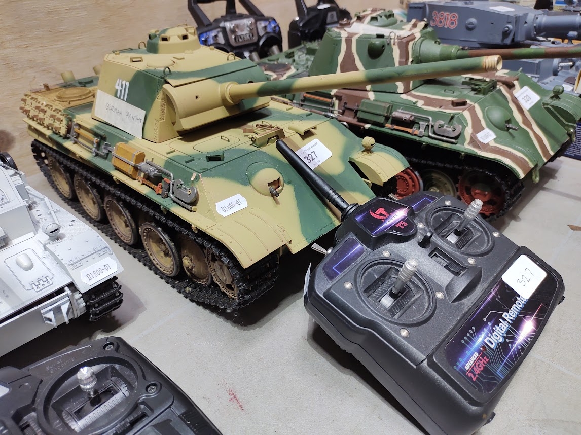 A Heng Long RC battle tank 1/16 scale real action, with controller ...