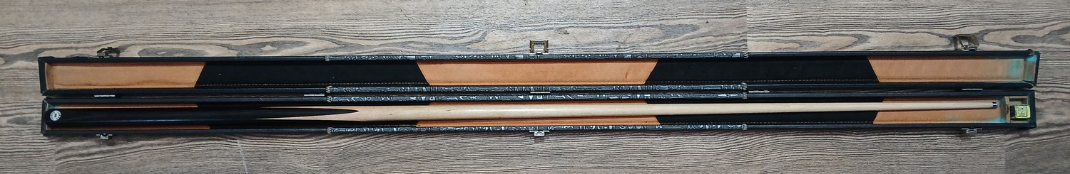 A James Cahill one piece maple snooker cue, 147cm, titanium ferrule, 18 ...