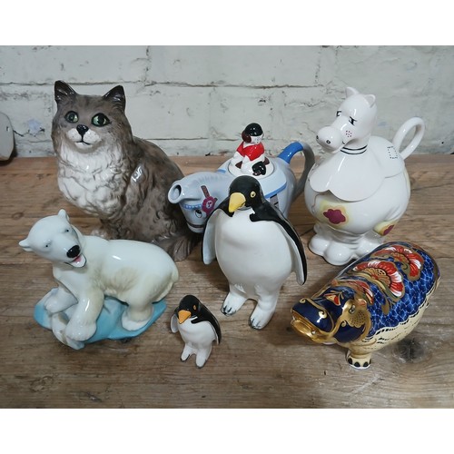 A tray of assorted pottery animals including Beswick, Plichta, Carlton ...
