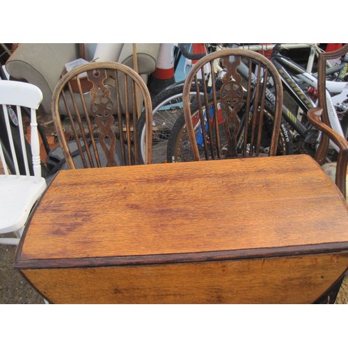 A gatefold table with barley-twist legs